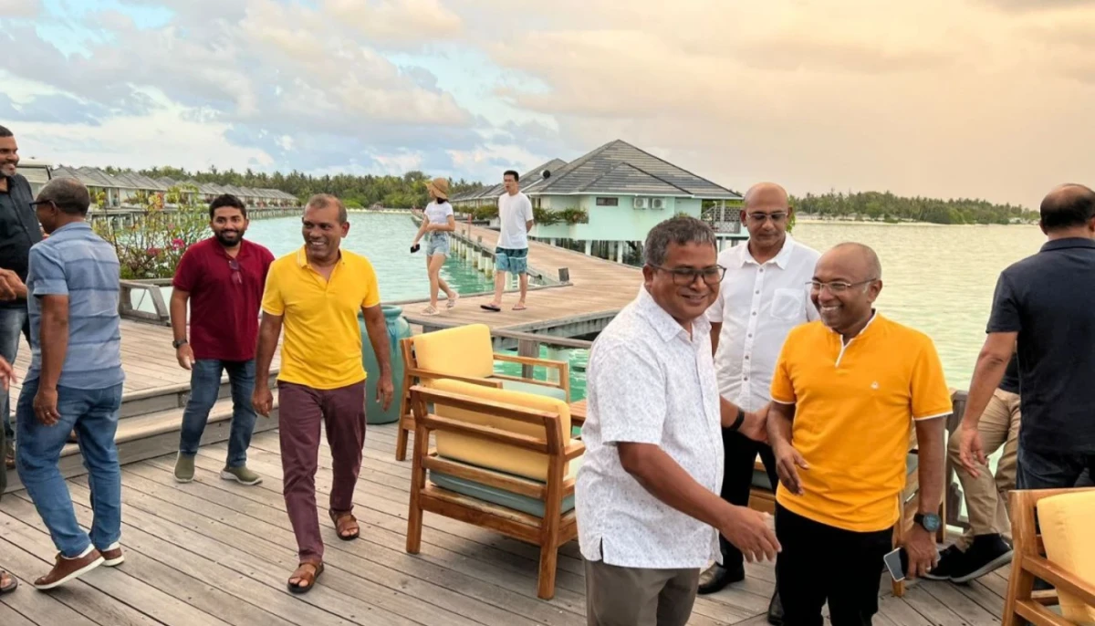 Fisheries minister at Nasheed-Gasim meeting | Atoll Times
