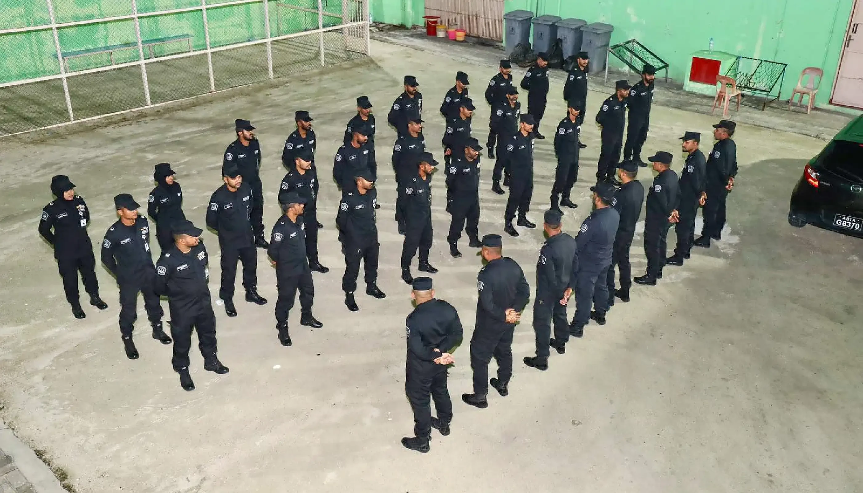 5 prison officers charged for smuggling drugs | Atoll Times