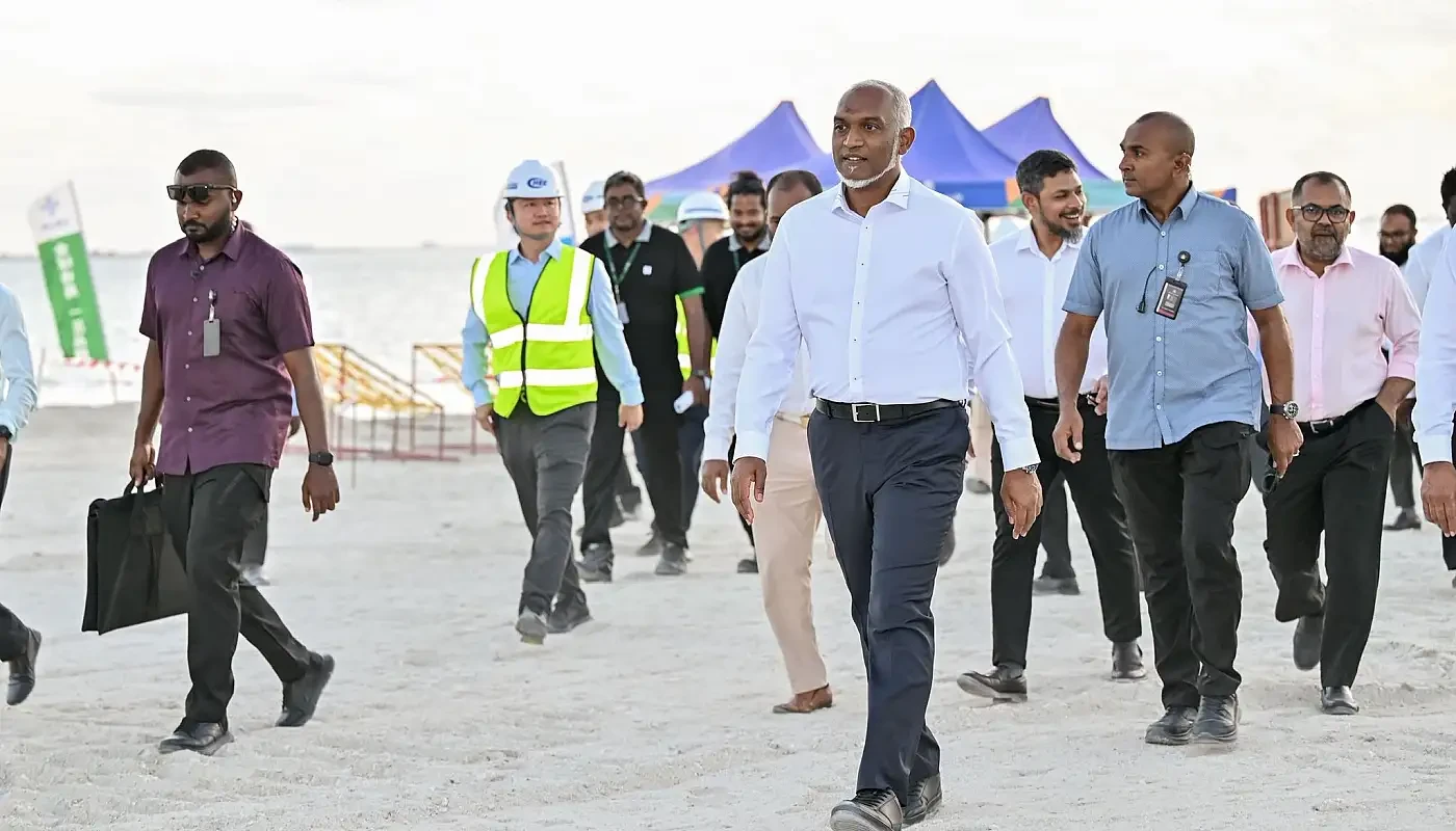 President visits Rasmale dredging area | Atoll Times