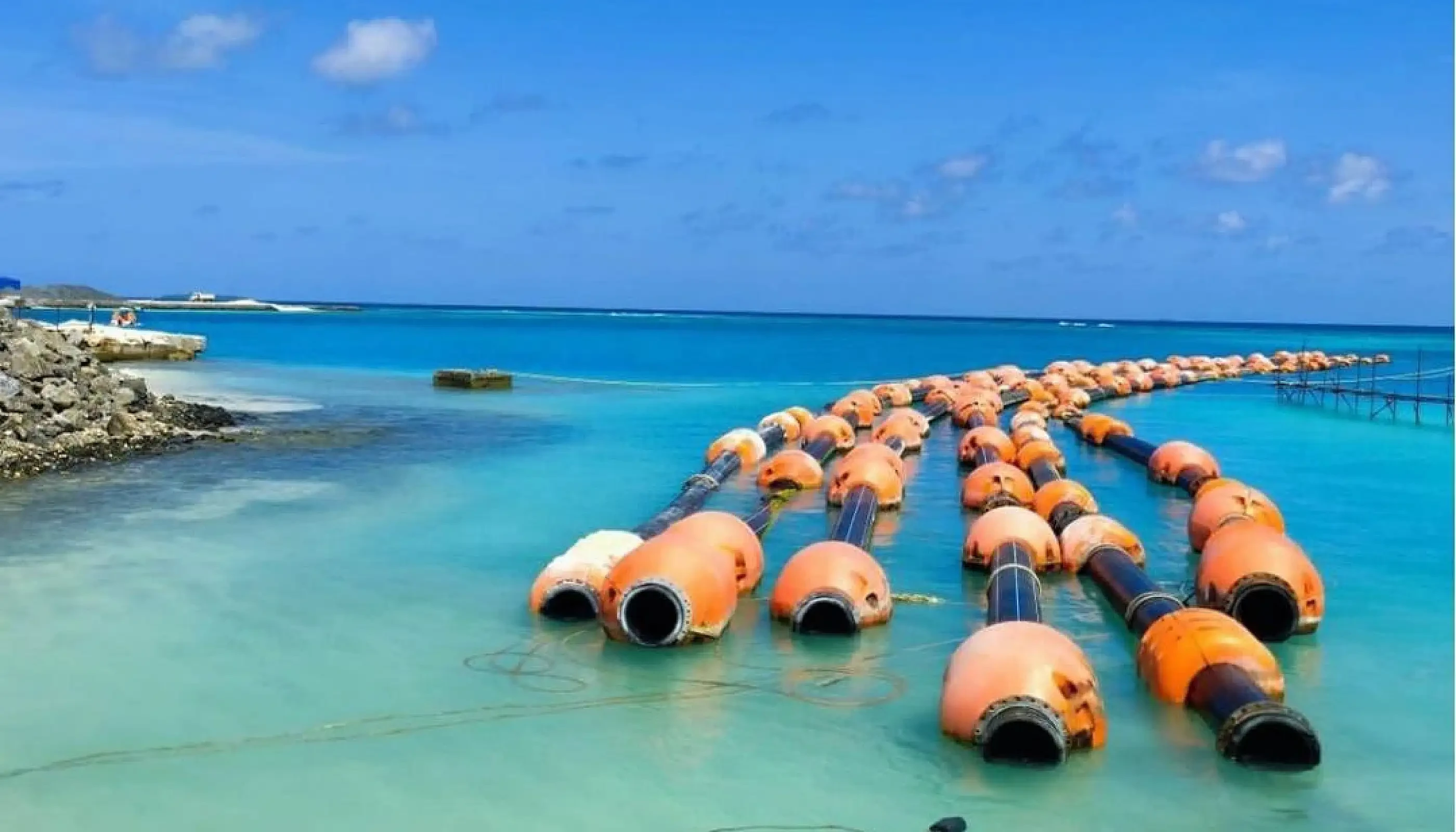 MNDF warns of floating dredger pipes near Nakachchafushi | Atoll Times